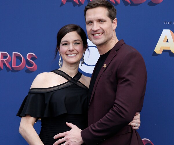 Country Star Walker Hayes Shares News of Loss of Newborn Daughter ...
