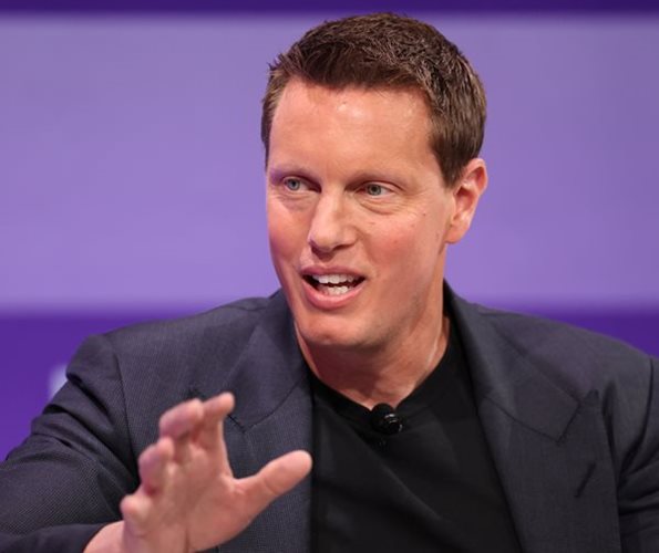 Paramount Sues Warner Over Netflix Bid | Newsmax.com