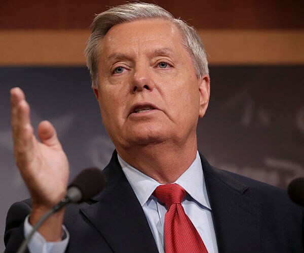 Lindsey Graham to Trump: Pardoning Flynn Not a Good Idea | Newsmax.com