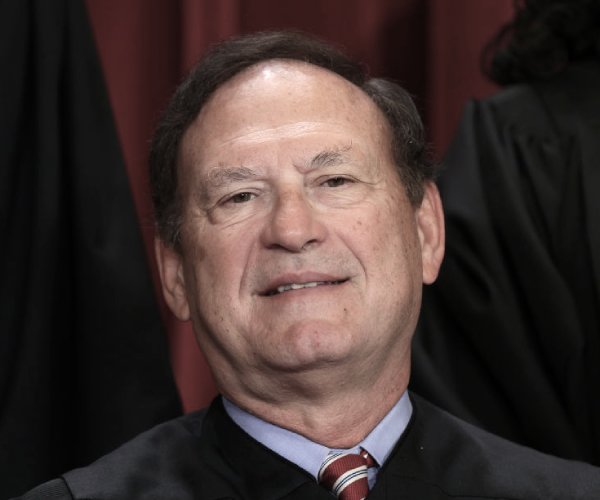 Progressive Christian Group Targets Justice Alito | Newsmax.com
