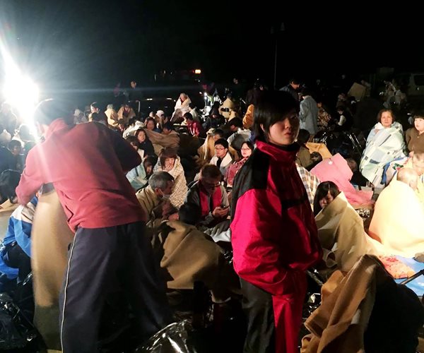 Strong Quake Hurts 45 in South Japan; Traps People in Houses | Newsmax.com