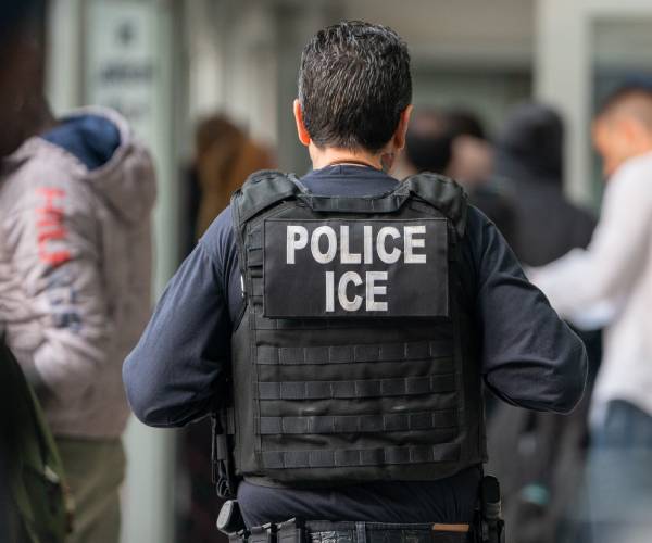 ICE Agents in 5 Cities to Wear Body Cameras | Newsmax.com