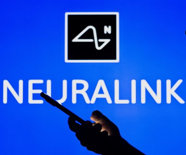 FDA Approves Neuralink Human Brain Implant Trials | Newsmax.com