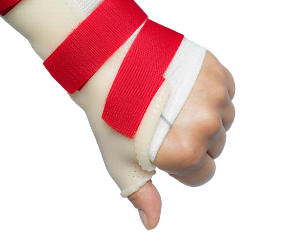 How to Manage Crippling Hand Pain Naturally | Newsmax.com