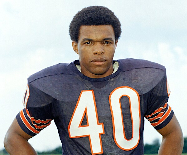 NFL's Chicago Bears Legend Gale Sayers Dies at 77 | Newsmax.com