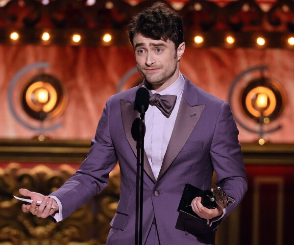 Tonys Hand Big Awards to Daniel Radcliffe, Jeremy Strong, Danya Taymor ...