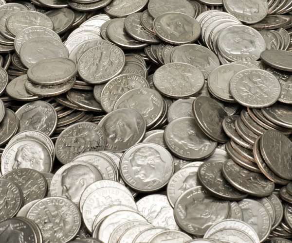 Philadelphia Truck Break-in Ends in Dime Heist | Newsmax.com