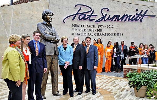 Statue of Pat Summitt Unveiled at University of Tennessee | Newsmax.com