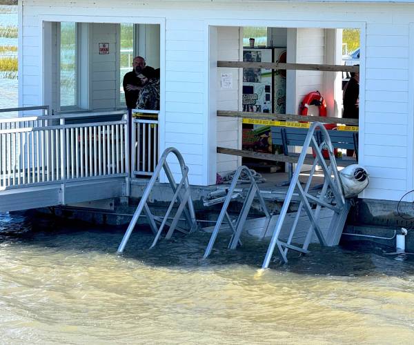 Ga. Authorities Probe Dock Gangway Collapse That Killed 7 | Newsmax.com