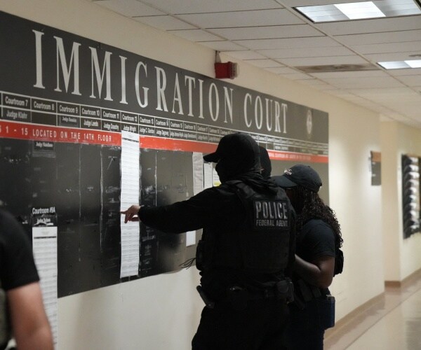 Report: US Seeks to Cancel Thousands of Asylum Cases | Newsmax.com