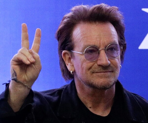 Bono Opens Book Tour Before Adoring Fans at Beacon Theatre | Newsmax.com