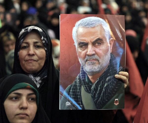 FBI Hunts Iranian Agent Plotting to Kill US Officials | Newsmax.com