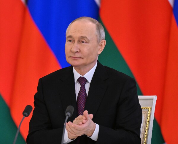 Vladimir Putin Offers to Halt Ukraine Invasion Along Current Front Line ...