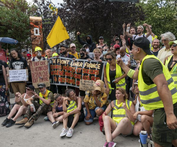 French Police Use Tear Gas as Yellow Vests Return to Paris | Newsmax.com