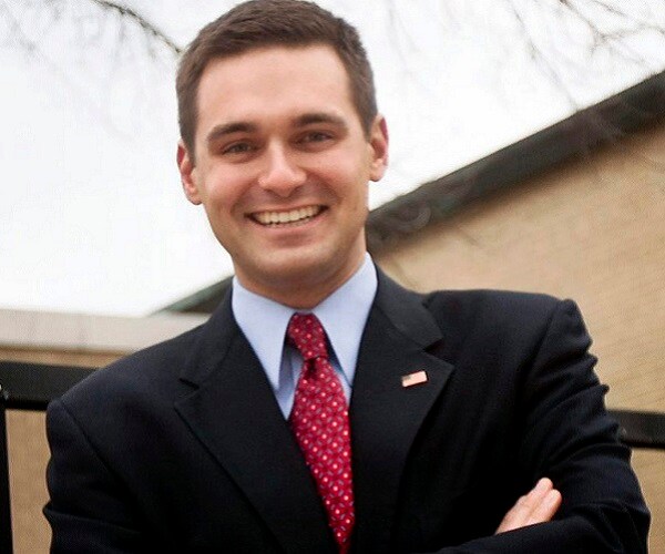 Illinois Lawmaker Nick Sauer Quits Amid Claim of Posting Nude Photos ...