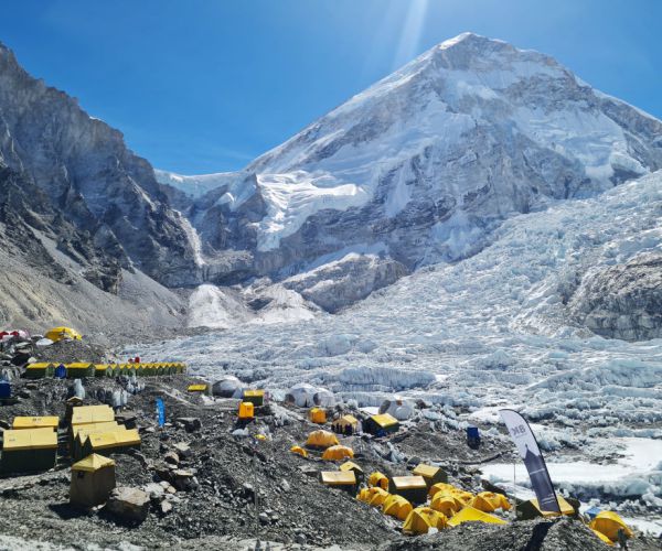 3 Dead, 5 Missing on Mt. Everest in May | Newsmax.com