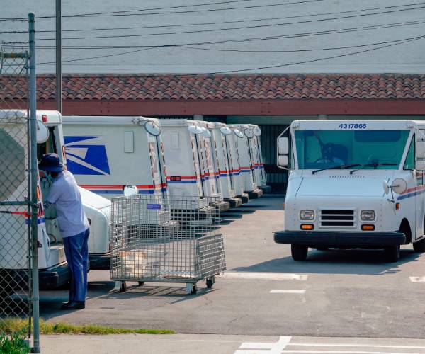 Mail Carriers Reach Tentative Contract With USPS | Newsmax.com