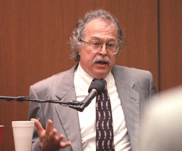 Dr. Baden: George Floyd Could Beg for Help Without Breathing | Newsmax.com
