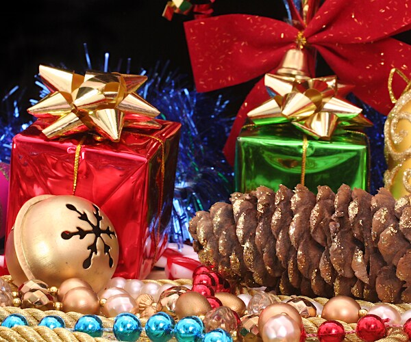 Gallup Poll: Americans Planning to Spend More for Holiday Gifts ...