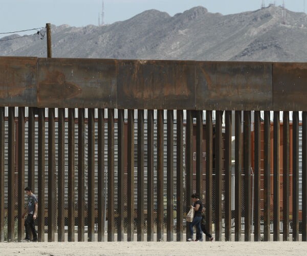 Report: Park Rangers Going to Border to Stop Illegals | Newsmax.com
