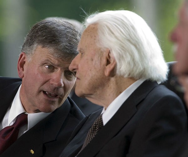 Rev. Franklin Graham: Father's Book Talks About Heaven | Newsmax.com