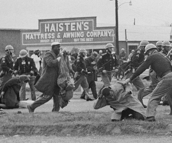 Bloody Sunday Memorial Honors Late Civil Rights Giants | Newsmax.com