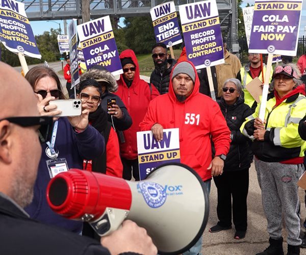 Ford Workers Set to Return to Work | Newsmax.com