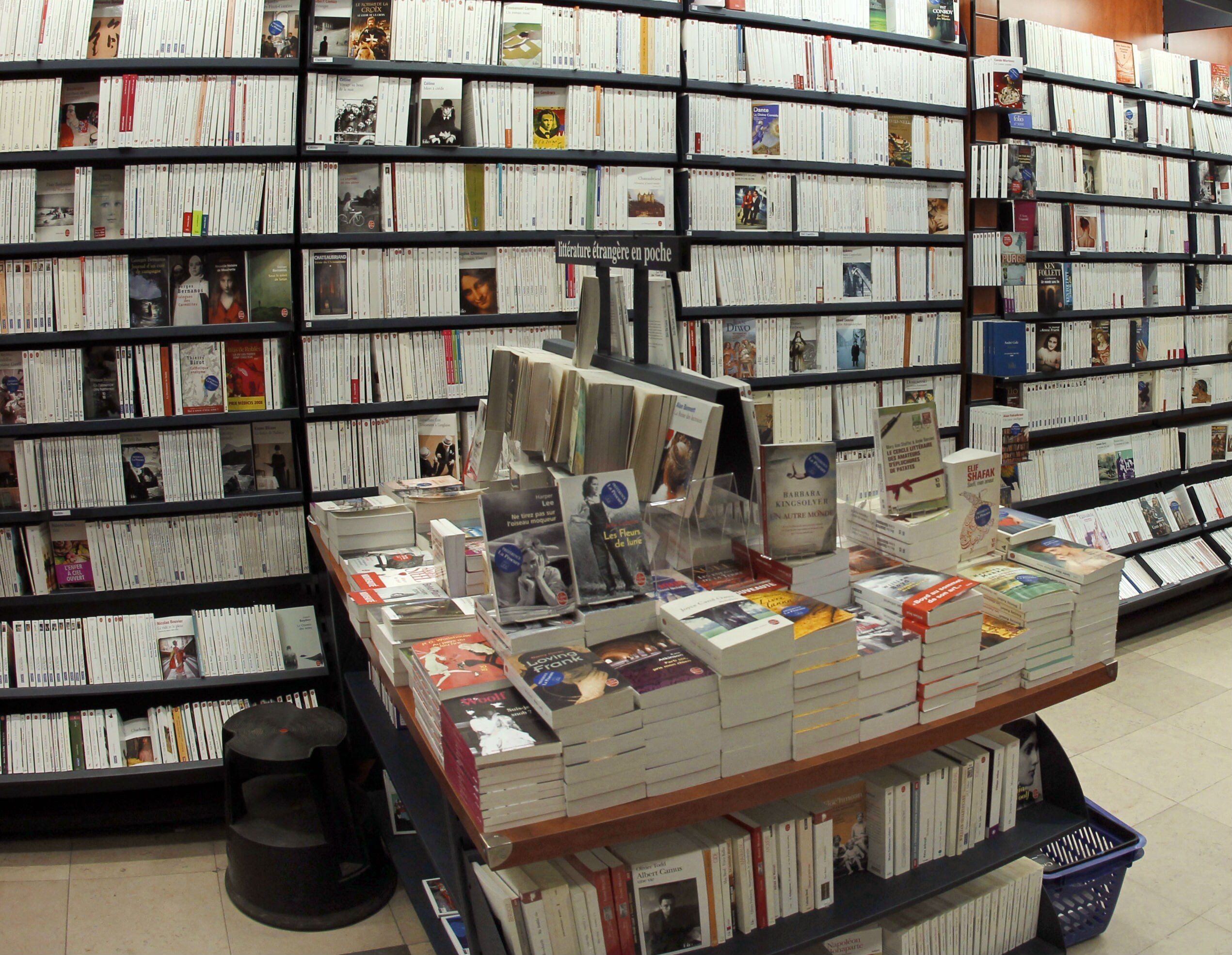 Major Publisher Retracts 64 Papers for Fake Peer Reviews | Newsmax.com