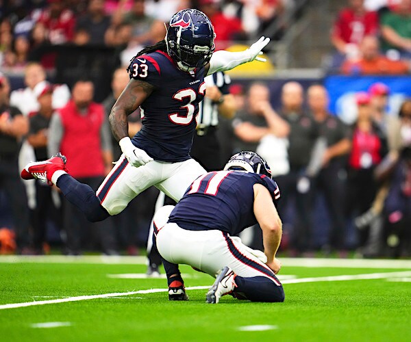 NFL Runner Kicks Field Goal in Pinch | Newsmax.com