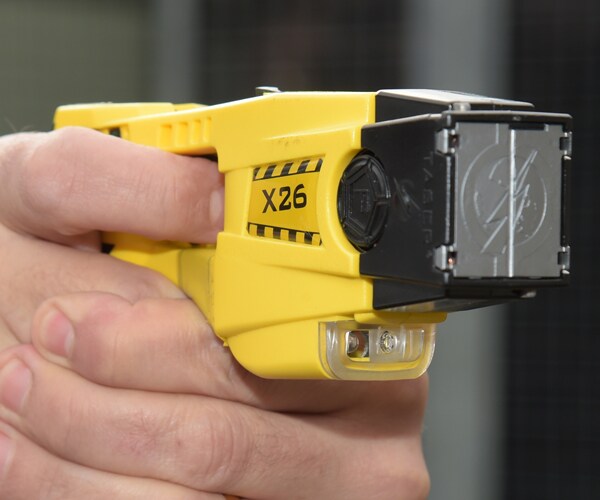 Charges Dropped Against 11-Year-Old Shocked With Stun Gun | Newsmax.com