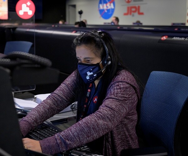 NASA Mars Scientists Spur Girls to 'Reach for the Stars' | Newsmax.com