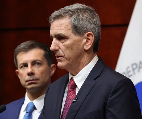 FAA to Post Inspectors at Boeing to Boost Safety Checks | Newsmax.com