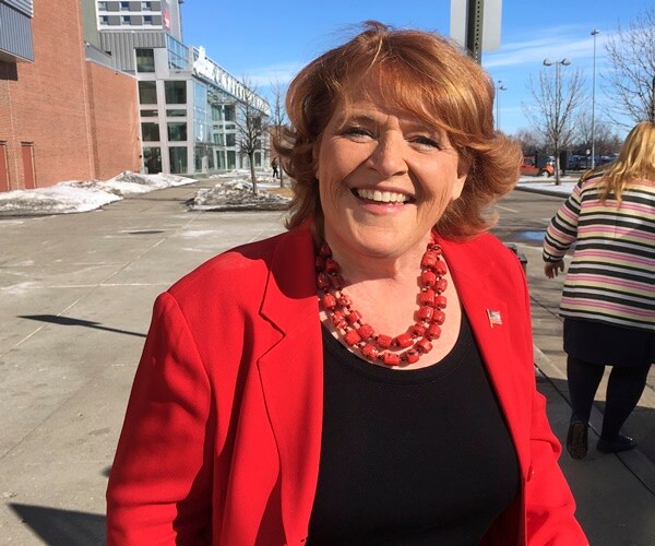 In Pro-Trump ND, Democrat Heitkamp Has No Time for Resisting | Newsmax.com