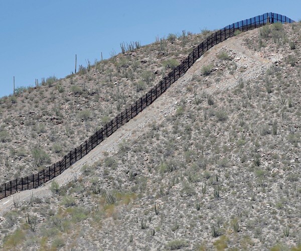 In Arizona, Pentagon-funded Border Fence Already Underway | Newsmax.com
