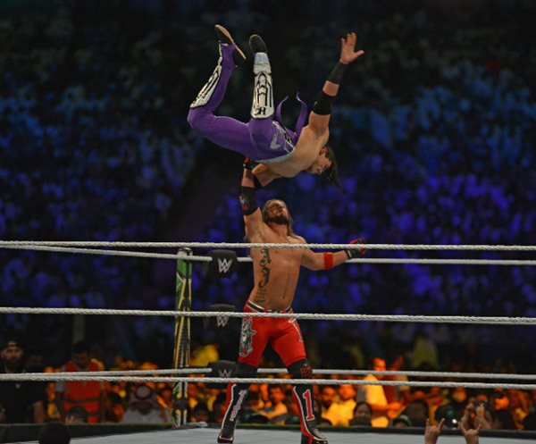 WWE Leaves Virtual Reality Behind in 1st Tour Since 2020 | Newsmax.com