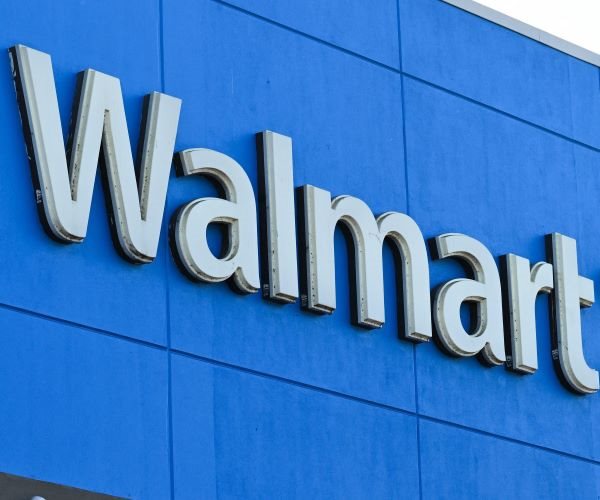 Walmart to Raise Hourly Wage Above $17.50 | Newsmax.com