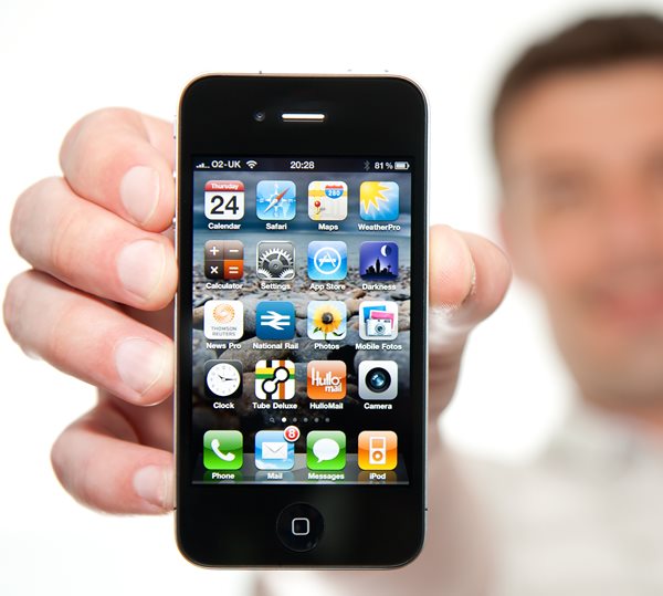 iPhone Survives 16,000-Foot Fall From Alaska Airlines Flight | Newsmax.com