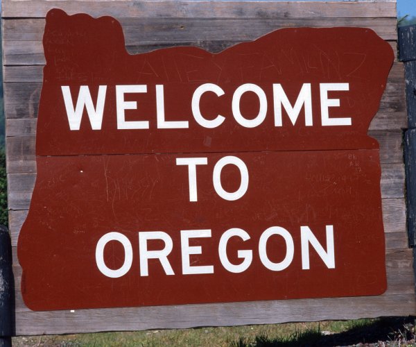 Oregon Gov. Signs Bill Recriminalizing Drug Possession | Newsmax.com