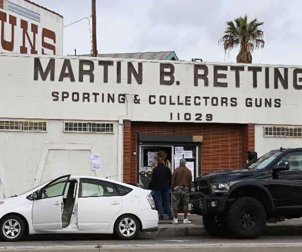 LA Gun Shops Shut Down Amid Pandemic ... or Are They? | Newsmax.com