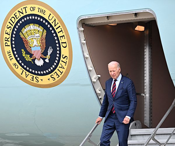 Biden, 80, Now Uses Smaller Stairs on Air Force One | Newsmax.com