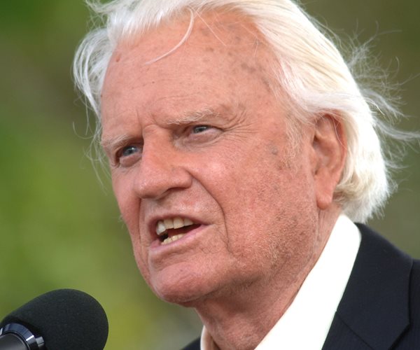 Evangelist Billy Graham Dies at 99 | Newsmax.com