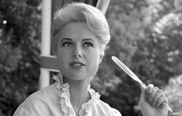 Martha Hyer Dies at 89: Star Played Frank Sinatra's Love Interest in ...