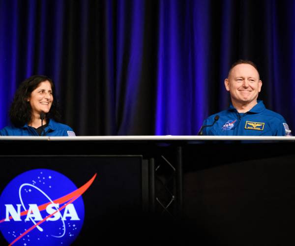 Capt. Scott to Newsmax: 'Practical' to Move NASA HQ to Fla. | Newsmax.com