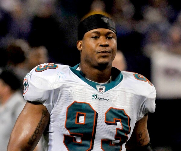Quentin Moses, Former Dolphins Defensive End, Dies in House Fire ...