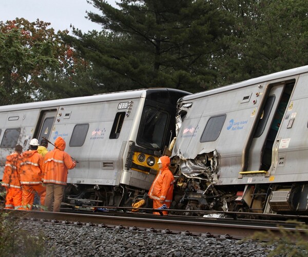 33 Injured in LIRR Derailment Near Hyde Park | Newsmax.com