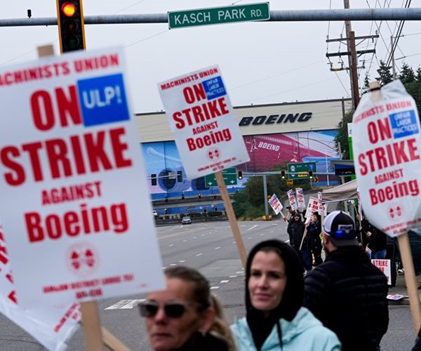 Over 3,000 Boeing Fighter Jet Workers Go on Strike | Newsmax.com
