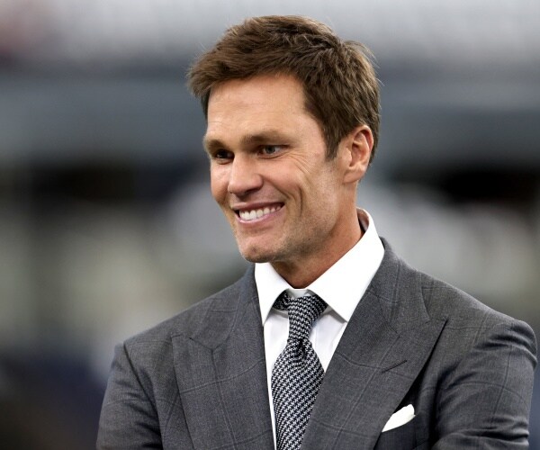 Tom Brady Reveals His New Dog Is a Clone of His Late Pet | Newsmax.com