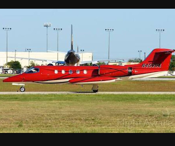 Learjet Crash at New Jersey's Teterboro Airport Kills 2 Pilots ...