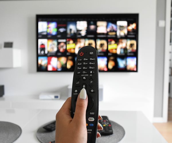 Forecast: Streaming Tops Traditional TV in US This Year | Newsmax.com