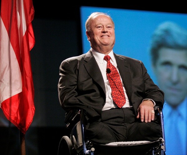 Former Sen. Max Cleland, a Veteran Who Lost Limbs in Vietnam, Dies at ...